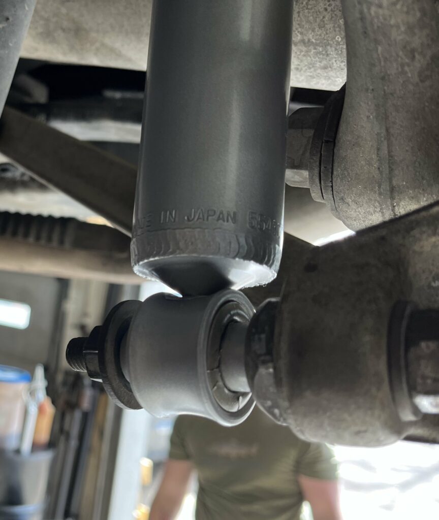 Changing the rear C4 Corvette shocks 1984-87 - Corvette-C4.com