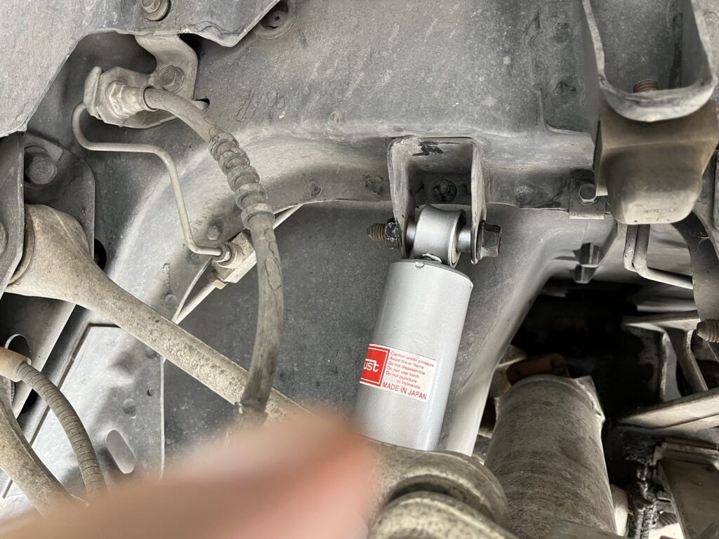 Changing the rear C4 Corvette shocks 1984-87 - Corvette-C4.com